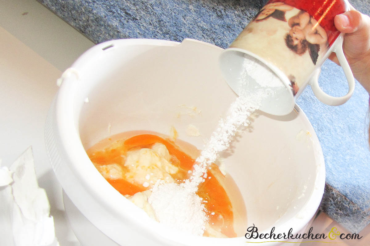 Kakao Sauerrahm Becherkuchen - bestes Rezept + Fotos + Rechner